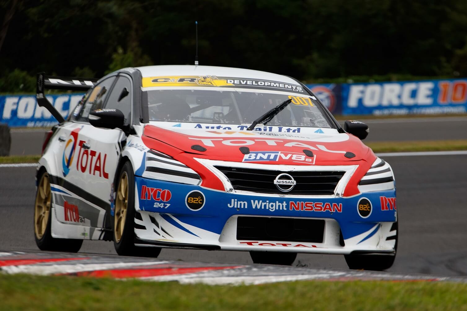 Triumph for Nick Ross at Manfeild | Cambridge News