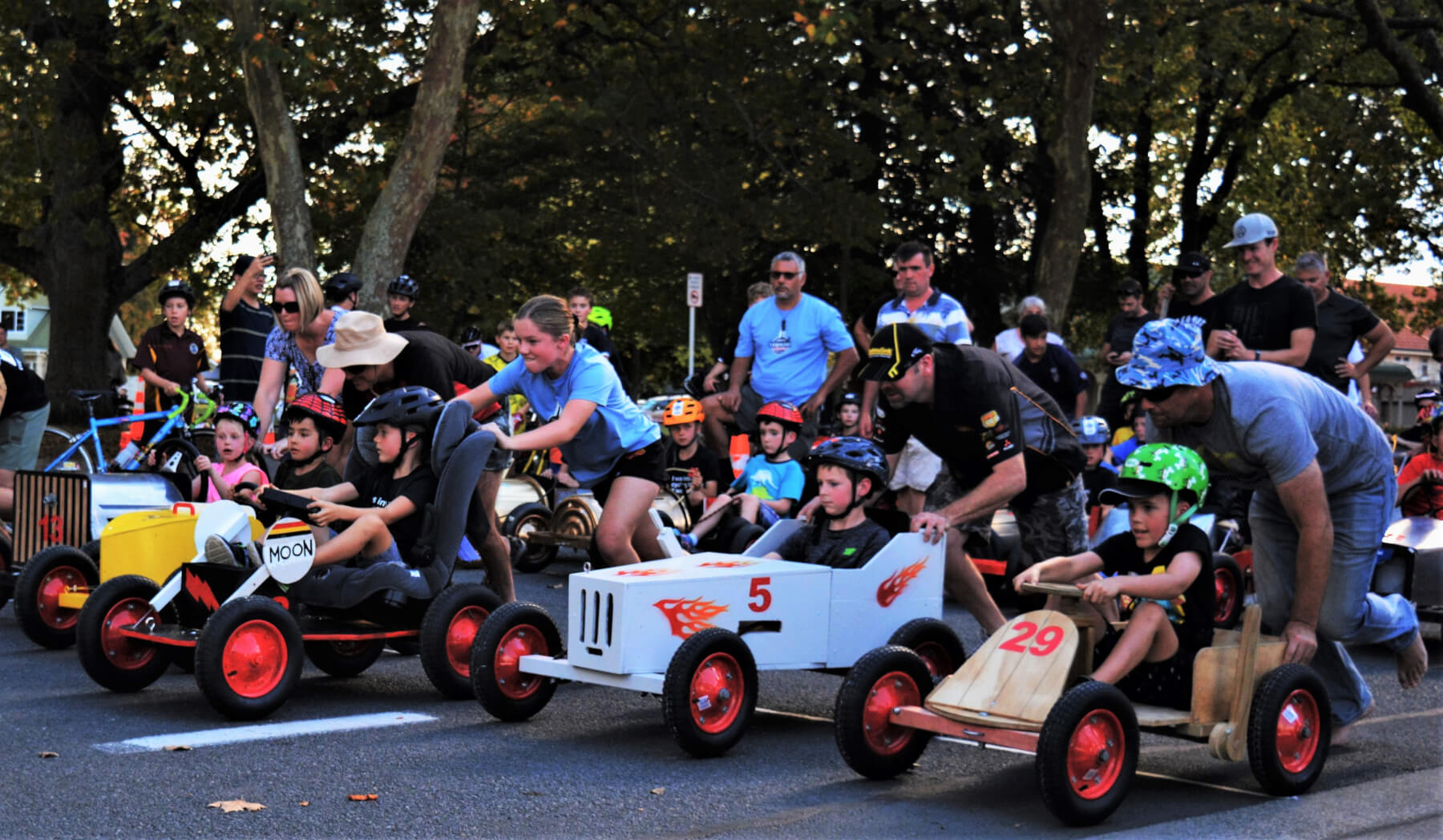 Soap Box Derby wins Anzac crowd support | Cambridge News