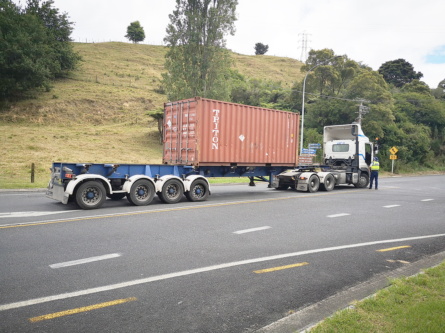 Karapiro dam bridge blocked | Te Awamutu News